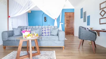 Quarto luxo | Cofres nos quartos, escrivaninha, cortinas blackout, Wi-Fi de cortesia