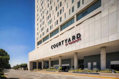 Courtyard by Marriott Leon at the Poliforum