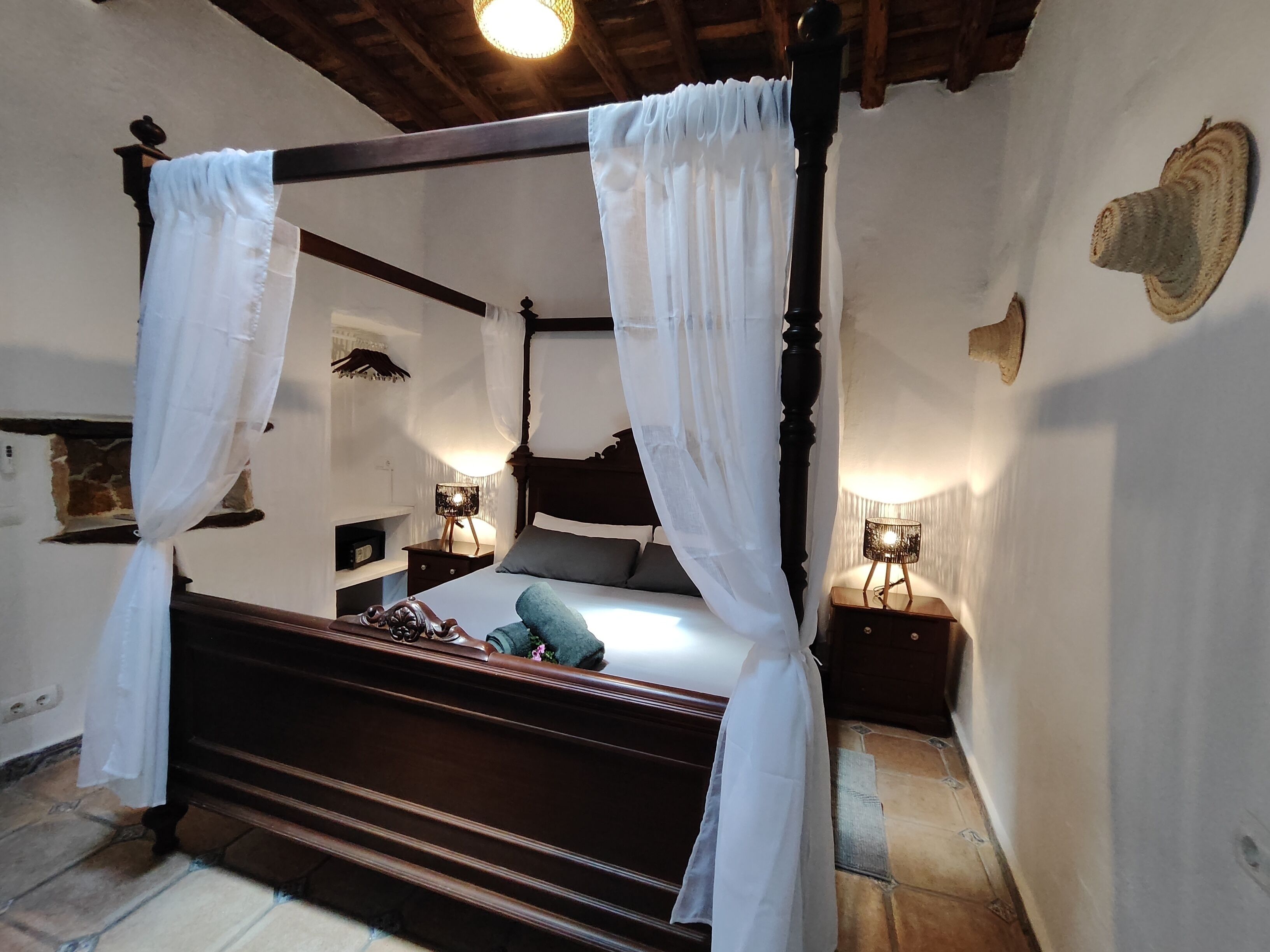 Quarto Duplo Superior | Edredões de penas, minibar, com decoração personalizada, secretária 