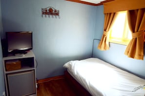 Single Private Room | Ferro/tábua de engomar, Wi-fi grátis