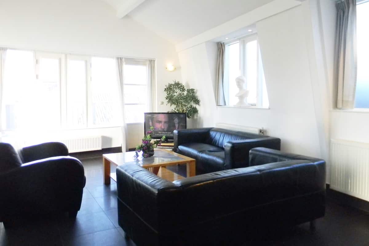 Penthouse, 3 quartos, terraço | Sala | TV de ecrã plano