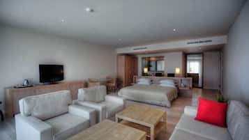 King Suit Oda | Frigobar, cofres nos quartos, escrivaninha