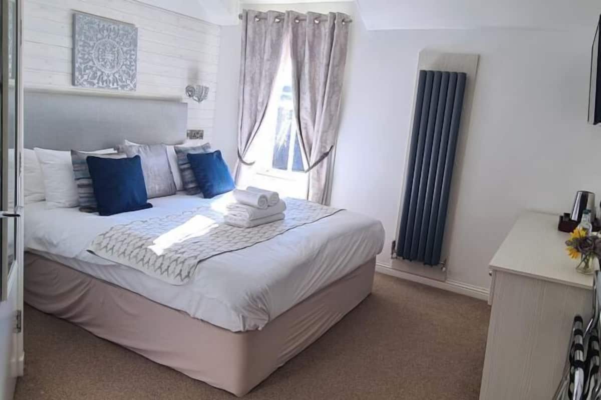 Cofres nos quartos, ferros/tábuas de passar roupa, Wi-Fi de cortesia