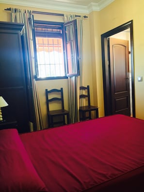 Quarto solteiro básico | Roupas de cama premium, individualmente decorados