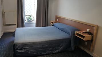 Quarto casal standard | Roupas de cama premium, cofres nos quartos, quartos à prova de som