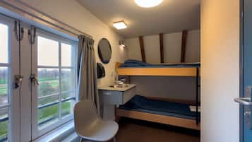 Quarto Twin Standard, casa de banho privativa (Bunk beds) | Wi-fi grátis, roupa de cama fornecida