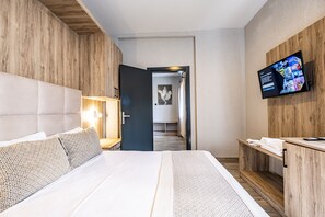 One Bedroom Suite | Minibar, cofre no quarto, Wi-fi grátis, roupa de cama fornecida 
