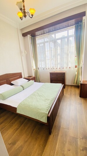 Quarto Duplo Superior | Roupa de alta qualidade, minibar, cofre no quarto 