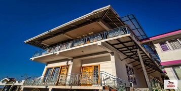 Fachada da propriedade