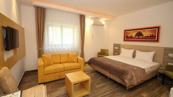 Quarto casal | Roupas de cama premium, frigobar, cofres nos quartos, escrivaninha