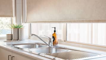 Apartamento, 3 quartos, banheira de hidromassagem (Full Kitchen and Laundry) | Secretária, ferro/tábua de engomar, berços/camas para crianças