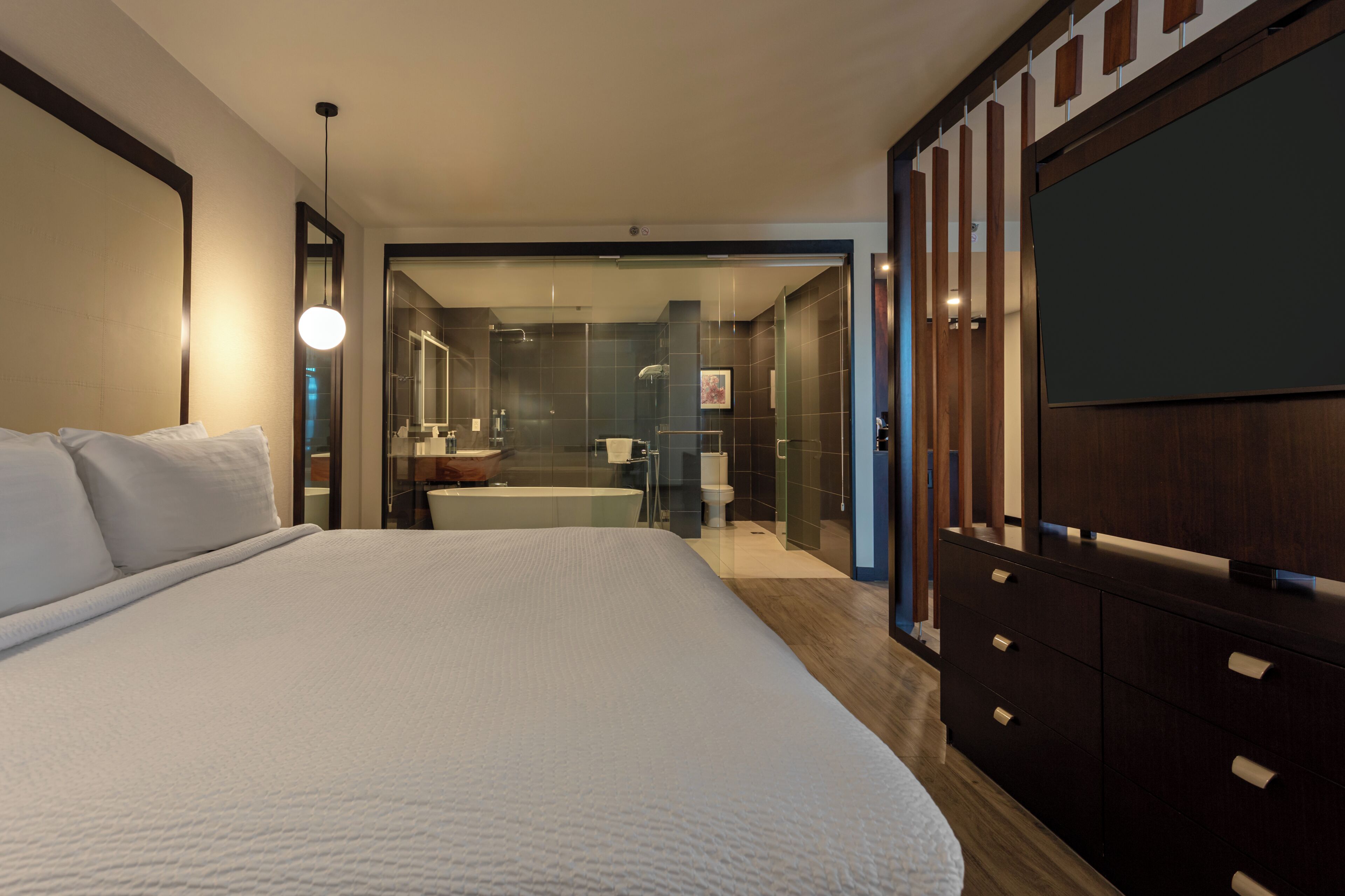 Suíte, 1 cama King | Roupas de cama premium, edredons de pluma, camas com colchões pillow-top