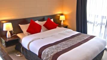 Com decoração personalizada, ferro/tábua de engomar