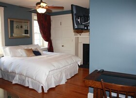 Quarto (Room #1) | Com decoração personalizada, secretária, ferro/tábua de engomar 