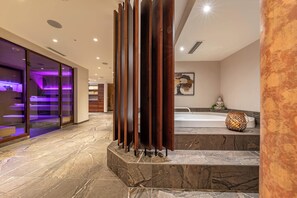 Sauna seca, banheira de hidromassagem, sauna a vapor