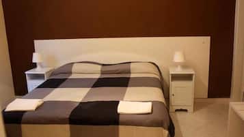 Quarto triplo | Roupas de cama premium, escrivaninha, Wi-Fi de cortesia