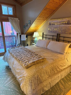 Quarto Básico | Com decoração personalizada, com mobília individualizada, Wi-fi grátis 