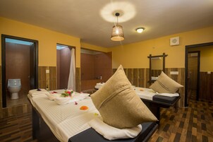 Sala(s) para tratamentos a casais, sauna, banheira de hidromassagem 