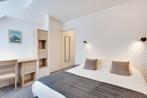 Quarto Duplo Comfort, casa de banho privativa | Camas de colchão Select Comfort, secretária, Wi-fi grátis