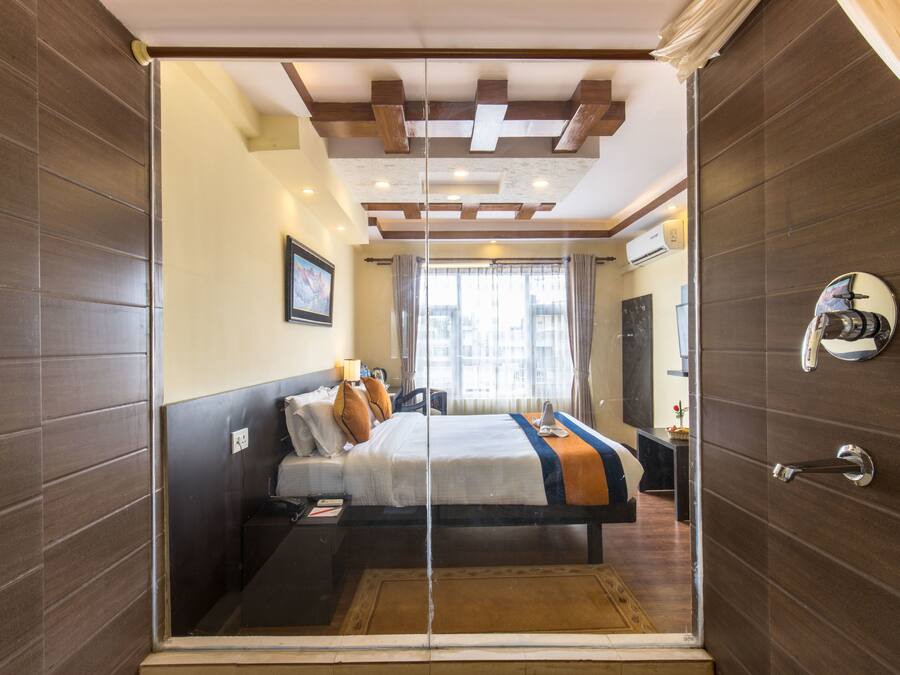 Quarto Duplo Superior, 1 cama queen-size, não fumadores, Vista para a cidade | Roupa de alta qualidade, camas de colchão viscoelástico, secretária