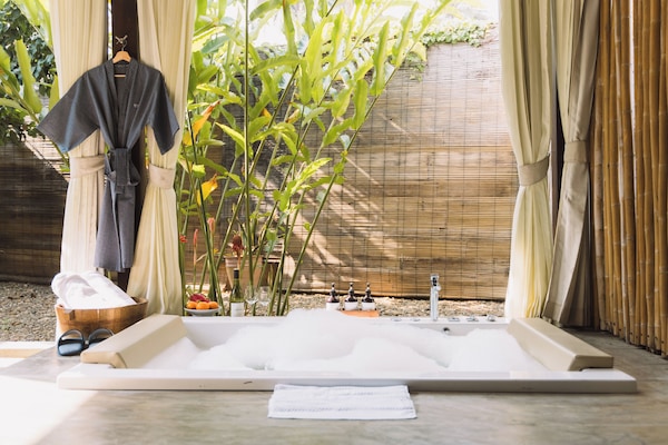 Villa King Bed | 1 quarto, minibar, secretária