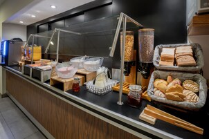 Pequeno-almoço self-service diário incluído 