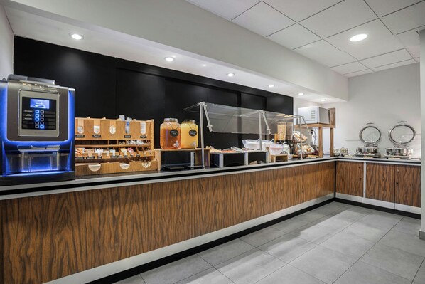 Café da manhã self-service grátis todos os dias