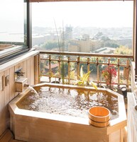 Quarto Executivo, não fumadores, vista para o lago (Satoyama, w/Open Air Bath+Twin) | Cofre no quarto, Wi-fi grátis, roupa de cama fornecida