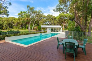 3 piscinas exteriores, espreguiçadeiras 