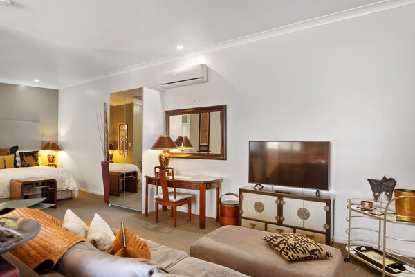 53 On Victoria - Warwick