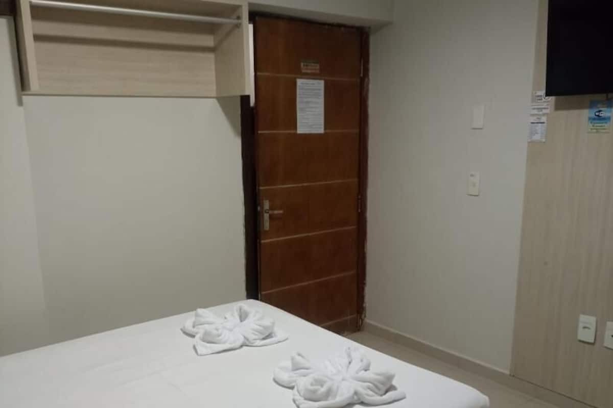 Frigobar, Wi-Fi de cortesia, roupa de cama