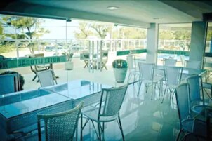 Café da manhã com buffet grátis todos os dias