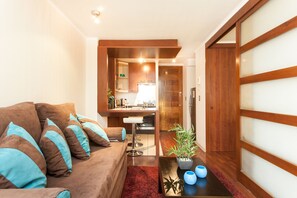 Suíte standard | Área de estar | TV LED 37 polegadas com canais a cabo, TV