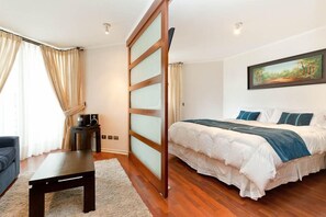 Suíte standard | Cofres nos quartos, individualmente decorados