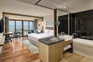 Roupas de cama premium, edredons de pluma, frigobar, cofres nos quartos