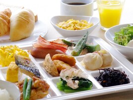 Pequeno-almoço tipo buffet diário mediante uma taxa