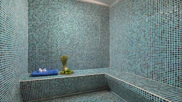 Salas para tratamentos a dois, sauna seca, banheira de hidromassagem