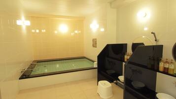 Banheira de hidromassagem interior