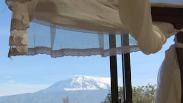 Escrivaninha, cortinas blackout, Wi-Fi de cortesia, roupa de cama