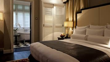 Quarto, 1 cama king-size | 1 quarto, roupa de alta qualidade, minibar, cofre no quarto