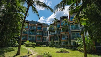 Quarto superior, 1 cama King | Vista para o jardim