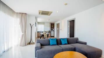 Suite Familiar | Cofre com capacidade para portátil, com decoração personalizada