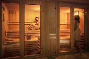 Sauna seca, banheira de hidromassagem, banho turco/hammam