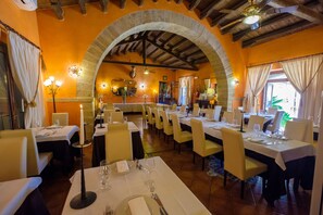 Café da manhã e jantar, culinária local