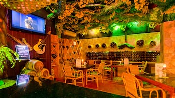 3 restaurantes, pequenos-almoços servidos, cozinha internacional