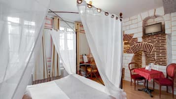 Quarto casal superior, 1 cama Queen (Charme, Hôtel) | Escrivaninha, cortinas blackout, ferros/tábuas de passar roupa