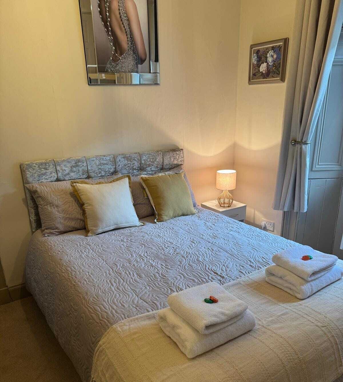 Quarto Duplo Básico, casa de banho anexa | Cortinas/cortinados opacos, ferro/tábua de engomar, Wi-fi grátis 