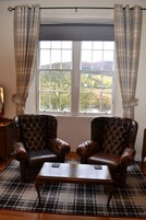 Quarto Duplo Deluxe, casa de banho anexa, vista para a montanha (Tartan Room) | Com decoração personalizada, com mobília individualizada 