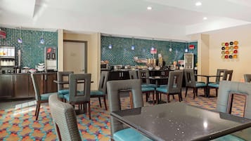 Pequeno-almoço completo incluído