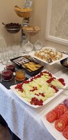 Pequeno-almoço tipo buffet diário mediante uma taxa 